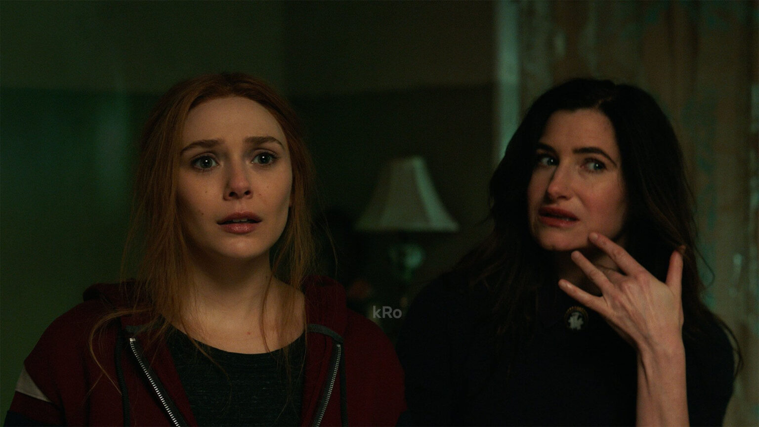 Agatha e Wanda em nova foto vazada do episódio 8 de WandaVision